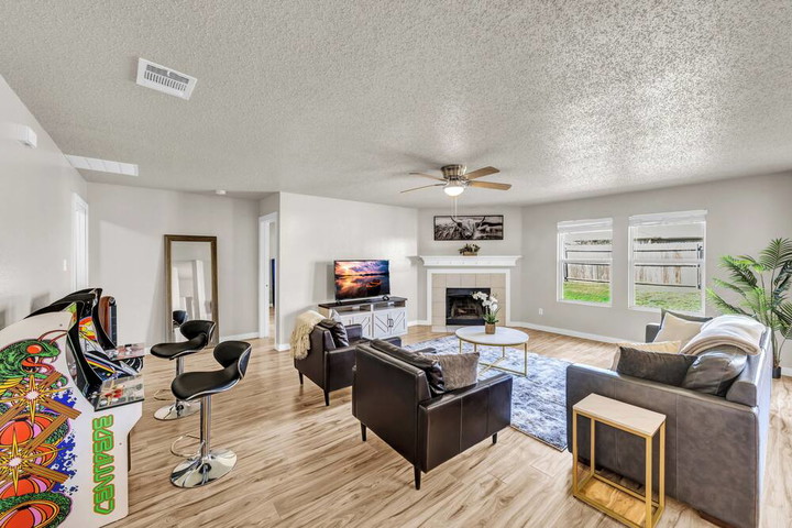 Modern 4br Family Home  Backyard  Workspace - Allen, TX