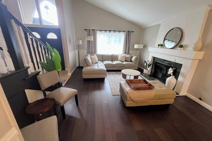 Bright & Spacious 5br Home Near Disneyland & Beaches W/ Ample Parking & Rv - Santa Ana, CA