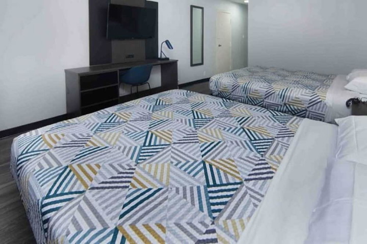 2 Queen Beds | Non-smoking - Bedford, TX