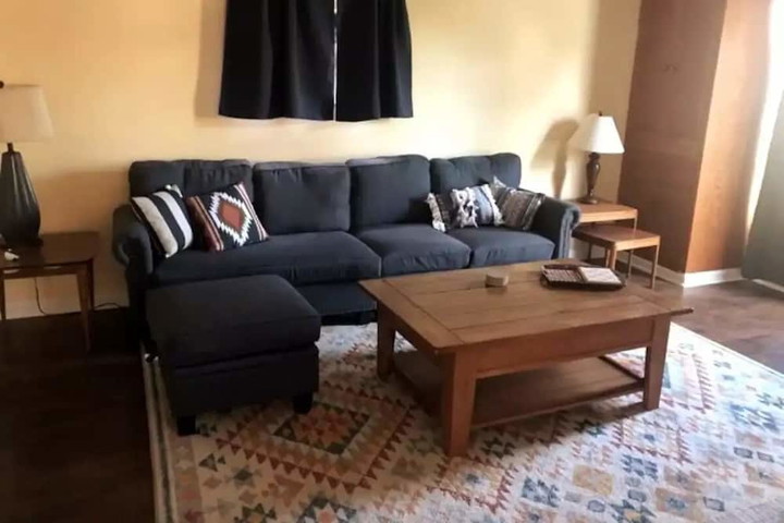 The Desert Rose: Cheerful 3 Bedroom In Great Location! - Carlsbad, NM