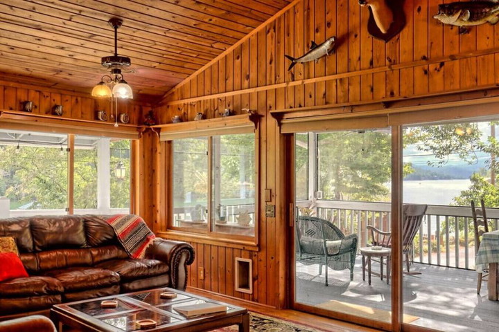 Perch On Burton: Top Patio & Bottom Dock Retreat - Clayton, GA