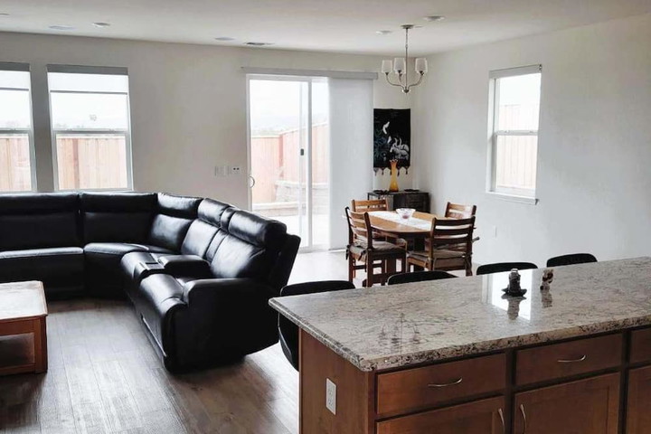 3-bedroom House In Fantastic Hollister With Cool Ac Breeze - Hollister, CA
