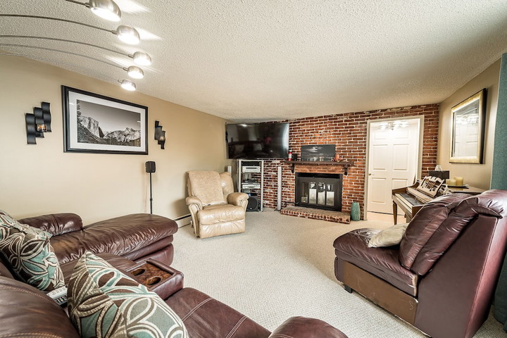 Quiet Suburban Home Minutes From Airport, Niagara Falls + All Major Attractions. - Buffalo, NY