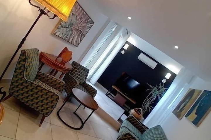 Beautiful 3-bedroom Apartment In A Villa, Located At The Southern Entrance To Bastia In Furiani - Bastia