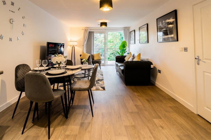 2-bed Flat Sleeps 4 With Parking · Walk To Historic Dockyard Chatham - Chatham