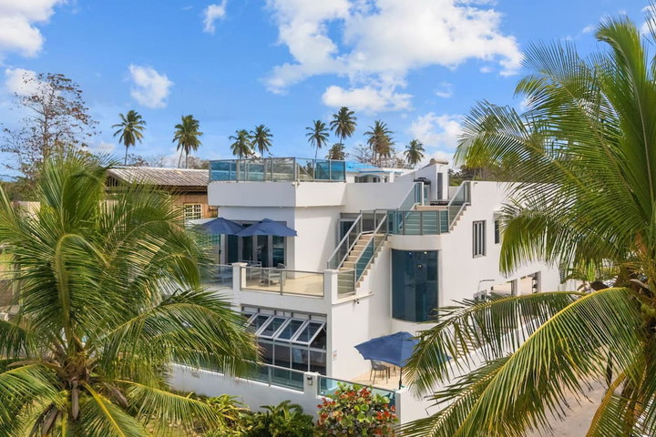 Historic Beachfront Villa, Saltwater Pool & Breathtaking Ocean Views L 14 Guests - Aguadilla