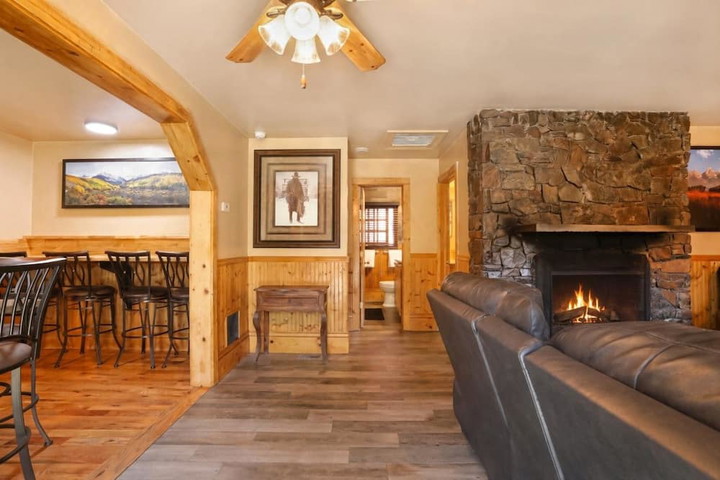 Cozy, Family Cabin-style Home, Walk To River & Downtown, Dog Friendly - Glenwood Springs, CO