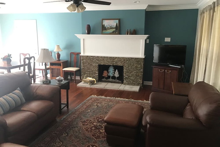 Centrally Located 4 Bdrm Home - Knoxville, TN