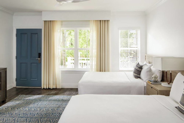 Luxury Retreat | Onsite Parking | Pool Access | Pets Allowed - Key West, FL
