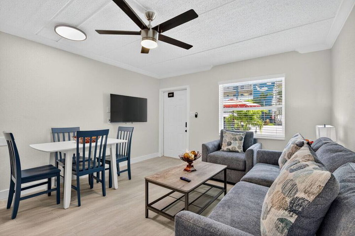 Ground Floor Amazingly Updated 1 Bedroom Just Steps To The Sand - Madeira Beach, FL