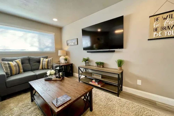 Charming 2-bedroom House With Indoor Hot Tub And Spa! Free Ev Charger! - Amarillo, TX