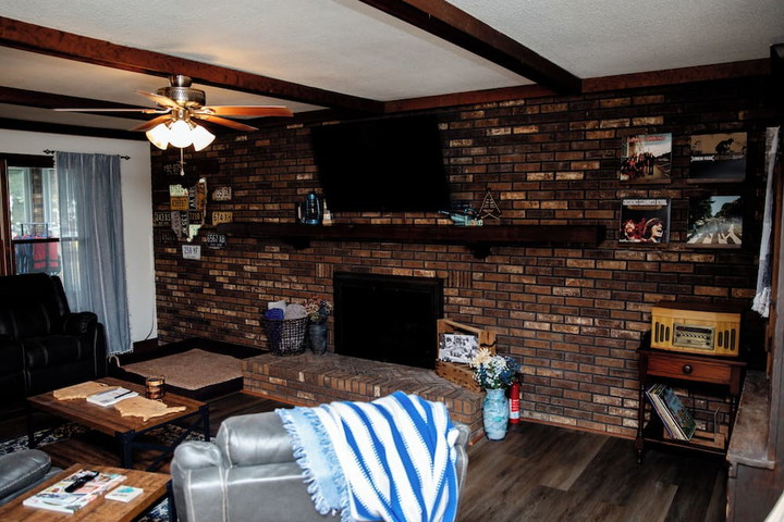 Lake Home Getaway ~ Pets Welcome! - Indian Lake, OH