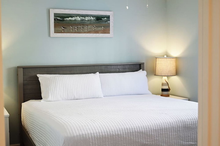 Family Friendly 2 Bedroom 1 Bathroom With Private Courtyard - Anna Maria, FL