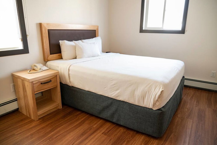 Canmore Studio W/ Kitchen | Sauna & Mountain Views - Canmore