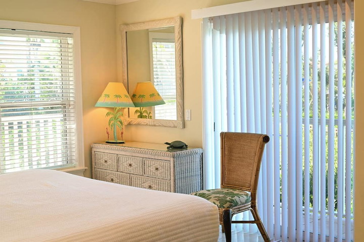 Spacious 2-bedroom/2ba Bayside Retreat With Enhanced Amenities - Anna Maria Island, FL