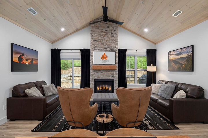 Fireside Retreat  Fire Pit    Hot Tub   Lake Taneycomo Access - Ridgedale, MO