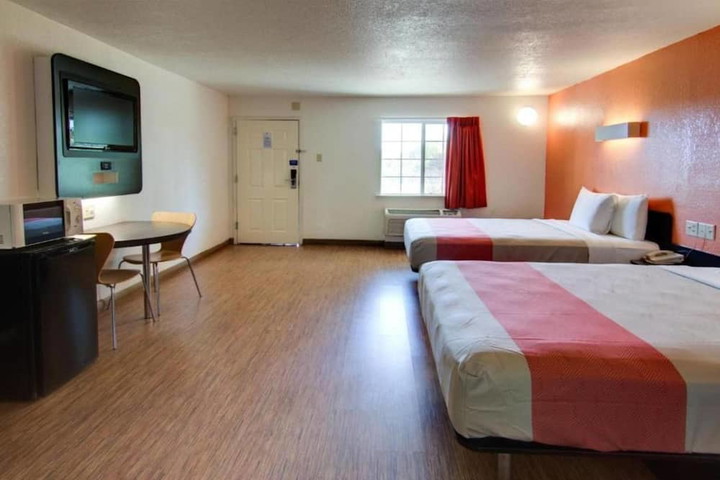 2 Queen Beds | Deluxe, Nsmk - Mount Pleasant, TX