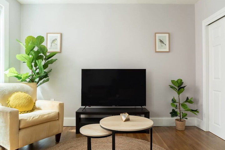 Warr4-1/1 · Cozy 1br | Walk Anywhere! | Fast Wifi + Smart Lock - Revere, MA