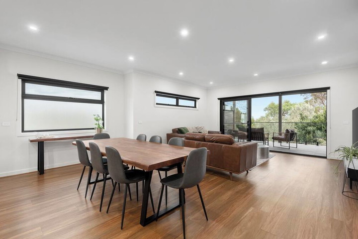 Entire Townhouse With Living And Views Of You Yangs And Bay Up Stairs. - Portarlington