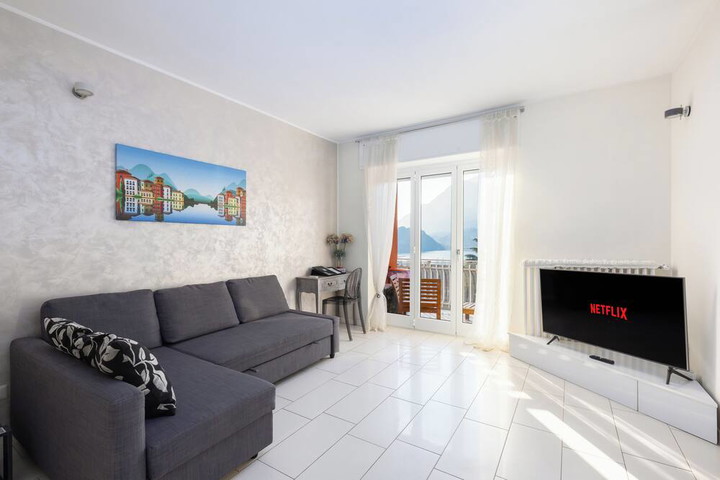 Terrazza Sul Lago ⭐️ ⭐️⭐️⭐️⭐️ Open Space & Netflix [Free Parking Area] - Lecco