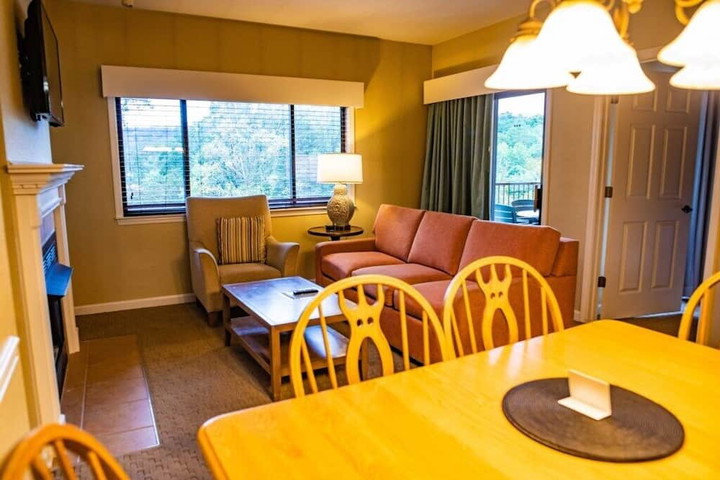 Pigeon Forge | Deluxe Mountain Villa | Pool & Mountain Fun - Pigeon Forge, TN