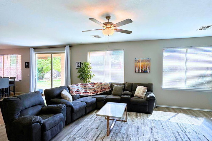 Calming 5 Bed, 3 Bath, In Good Location - Maricopa, AZ