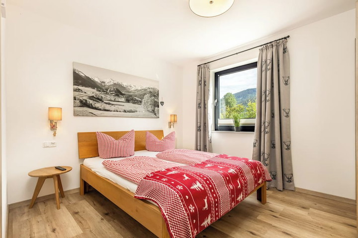 Vacation Home With Pool For 6 People, 3 Bedrooms, 128m² - Inzell