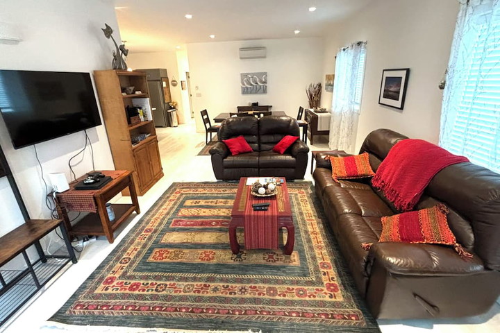 Spacious And Modern New Construction With Lots Of Room For The Family. - North Saanich