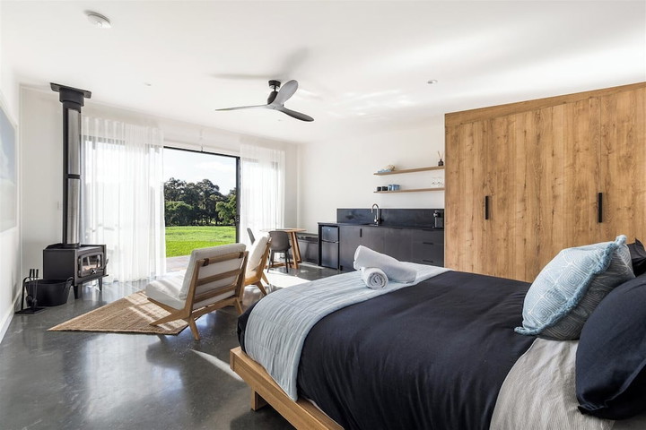 Chalet Coast | Walburra Brook Off-grid Luxury Stay - Western Australia