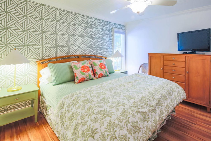 5 Minute Walk To Beach! Screened Porch W/ Forest Views, Wonderful Natural Light & Comfy Seating - Kiawah Island, SC