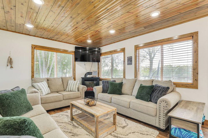 Riverfront Home W/ Private Dock In Wisconsin Dells - Wisconsin Dells, WI