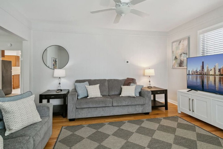 Cozy 3 Bedroom In Dt Libertyville Near Naval Base! - Waukegan, IL