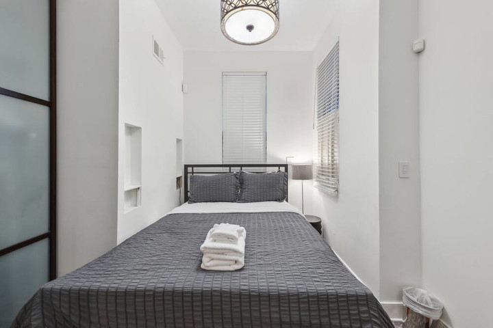 Above Ground 1br With Kitchen, Washer/dryer & Ac! - Washington, DC