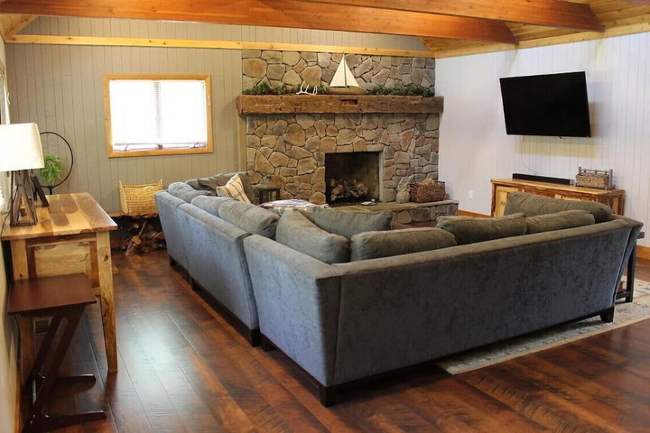 Incredible Lakefront Property With Year-round Hot Tub - Sleeps 20 - Treasure Lake, PA