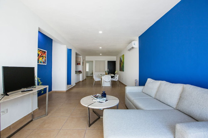 Central Y Elegante Y Enorme 2bd Flat | Dormir 6 | Balcón Privado - Playa del Carmen