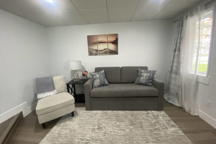 Licensed Suite With Hot Tub Near Summerhill Winery - 브리티시컬럼비아