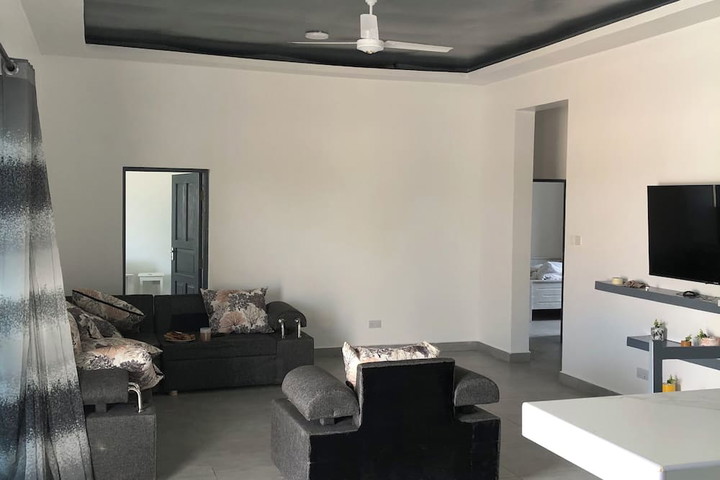 Diani Bungallow Villas - Spacious, Tasteful, 3 Bed 3 Bath Villa Five' Off Beach - Diani Beach