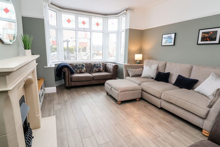 Tan Y Fron, Pet Friendly, Country Holiday Cottage In Penrhyn Bay - Colwyn Bay