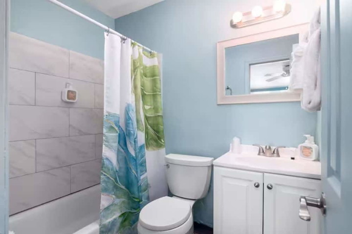 Tropical King And Queen With Kitchenette In Fort Myers Beach - Fort Myers Beach, FL