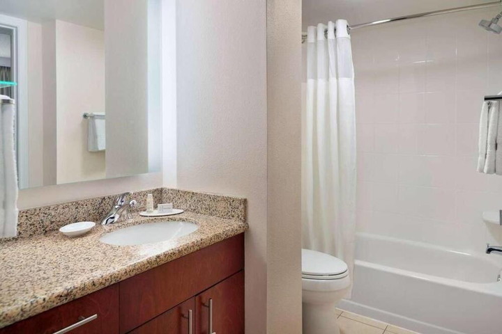 Spacious Good-value Accommodation! Free Breakfast, Pets Allowed - Roswell, GA