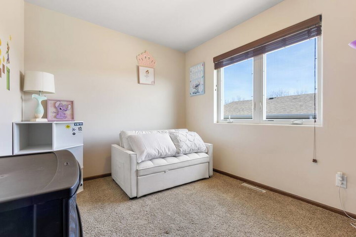 Spacious 5-bedroom Home In Aberdeen - Aberdeen, SD