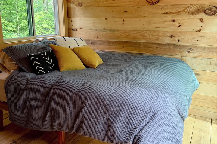 Applecroft Cabin No. 3 - Modern Off-grid Cabin Deep In The Woods. - Damariscotta, ME