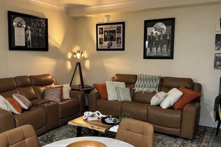 Music & Friends Suite Ymm A Luxury Suite Designed With The Music Lover In Mind! - Fort McMurray