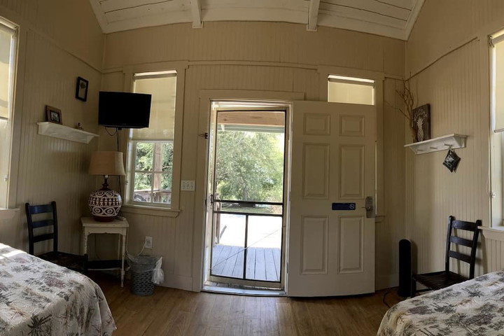 Colorful Waterfront Cabin Rentals On The Braden River Near Sarasota, Florida - Florida