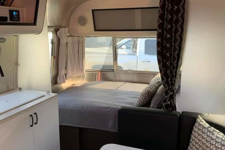 Airstream Bambi With Hot Tub And Outdoor Kitchen - Arkansas