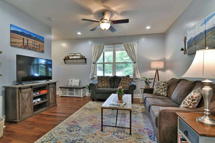 Family + Dog Friendly 3br House, 3 Mi To Downtown - Weaverville, NC