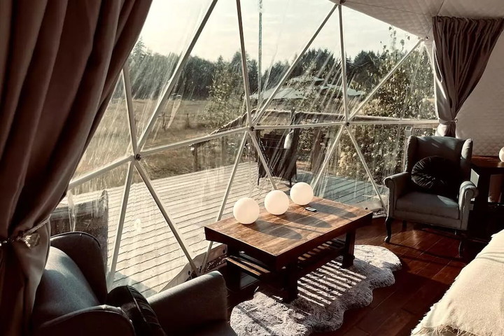 Prancing Pony Glamping Dome At Shirewoods Farm - British Columbia