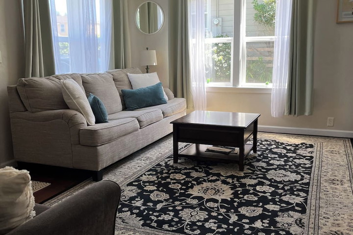 Spruce Cottage Bright 3 Bedroom 2 Bath Near Henderson Center. Master Suite. - Eureka, CA