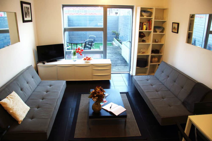 Former Traditional Renovated Spacious Coach House - Greenwich