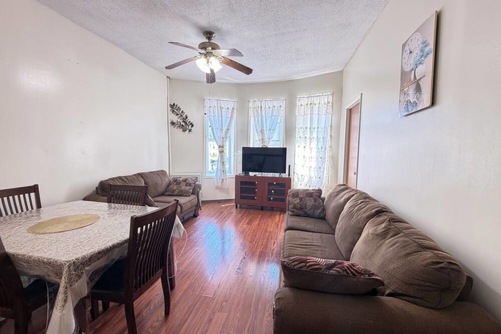 Move-in Ready 2br Apartment  Clean, Cozy & Conveniently Located - New York City